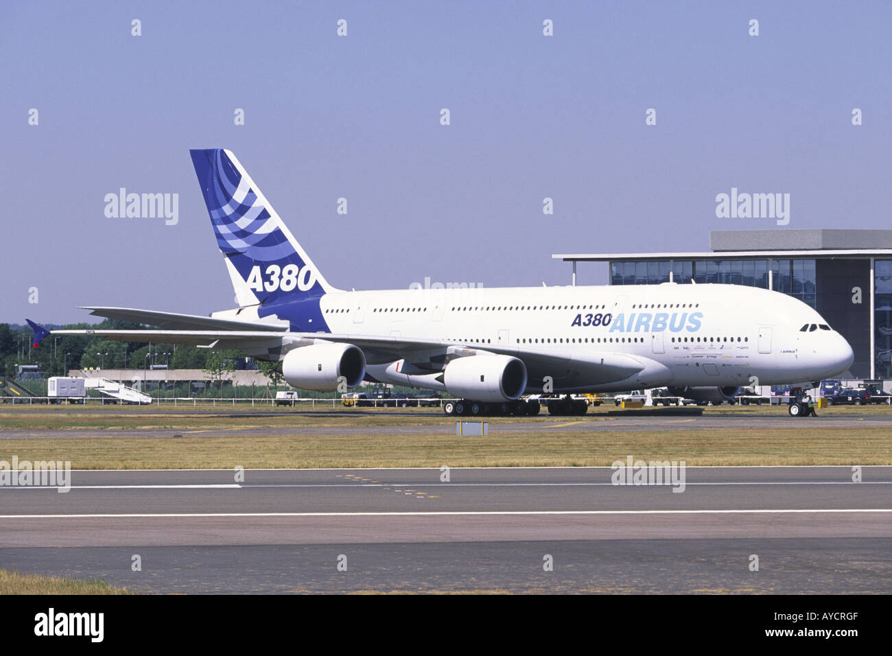 Worlds largest civil aircraft airbus hi-res stock photography and ...