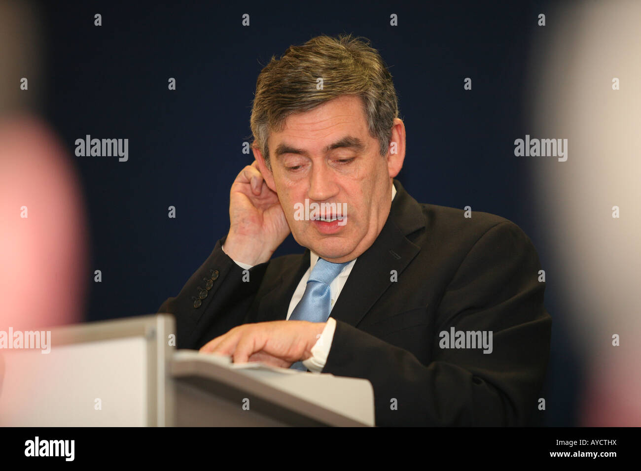 Prime minister gordon brown right hi-res stock photography and images ...