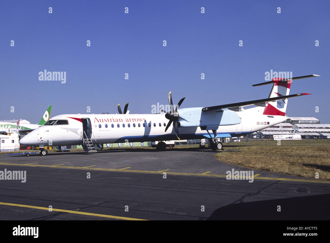 Bombardier Dash 8 Q400 Stock Photo - Alamy