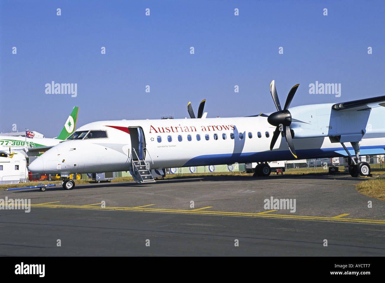 Bombardier Dash 8 Q400 Stock Photo - Alamy