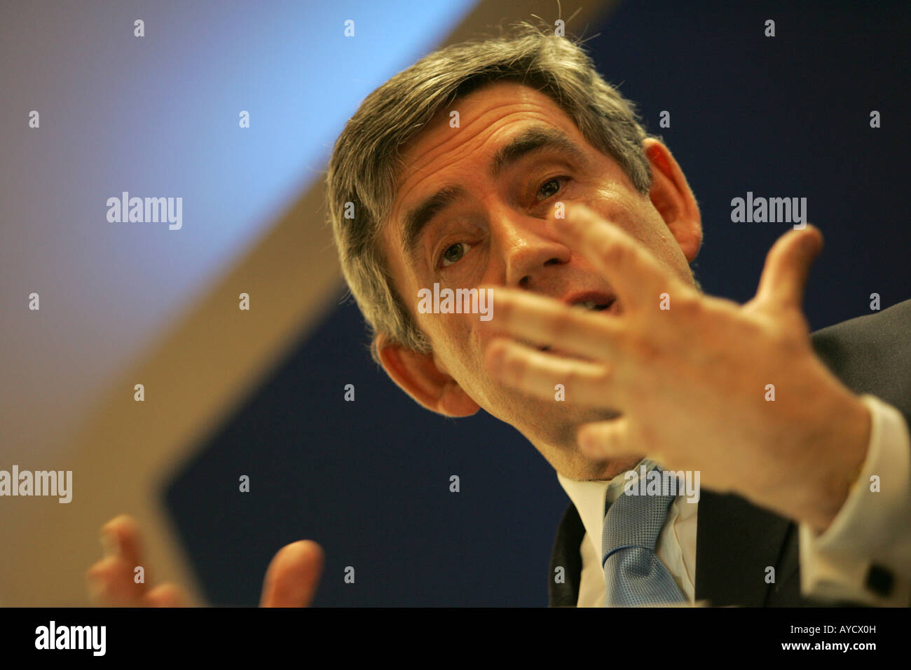 Prime minister gordon brown right hi-res stock photography and images ...