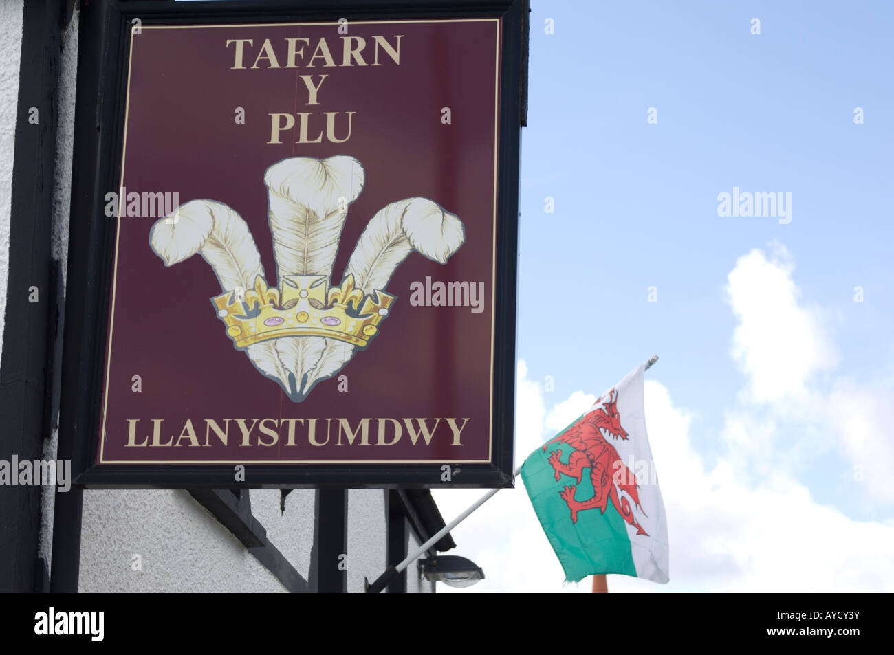 Tafarn y Plu The Three Feathers pub Llanystumdwy Gwynedd north wales ...