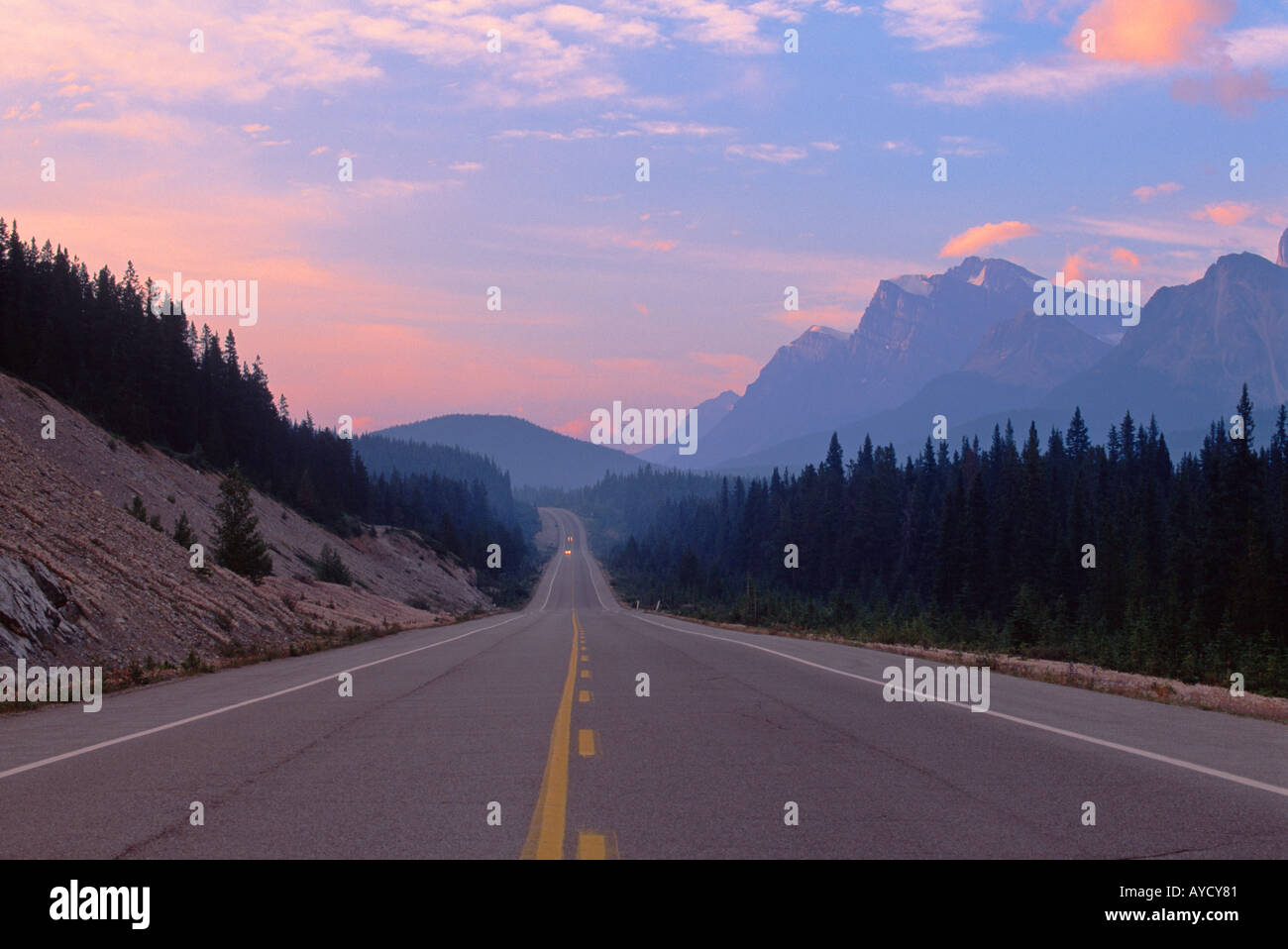 Icefields parkway road summer hi-res stock photography and images - Alamy