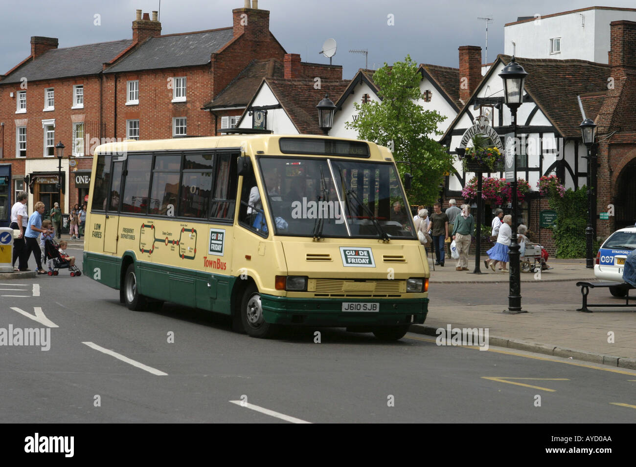 Guide Friday Bus Travel Transport Stratford upon Avon Stock Photo - Alamy