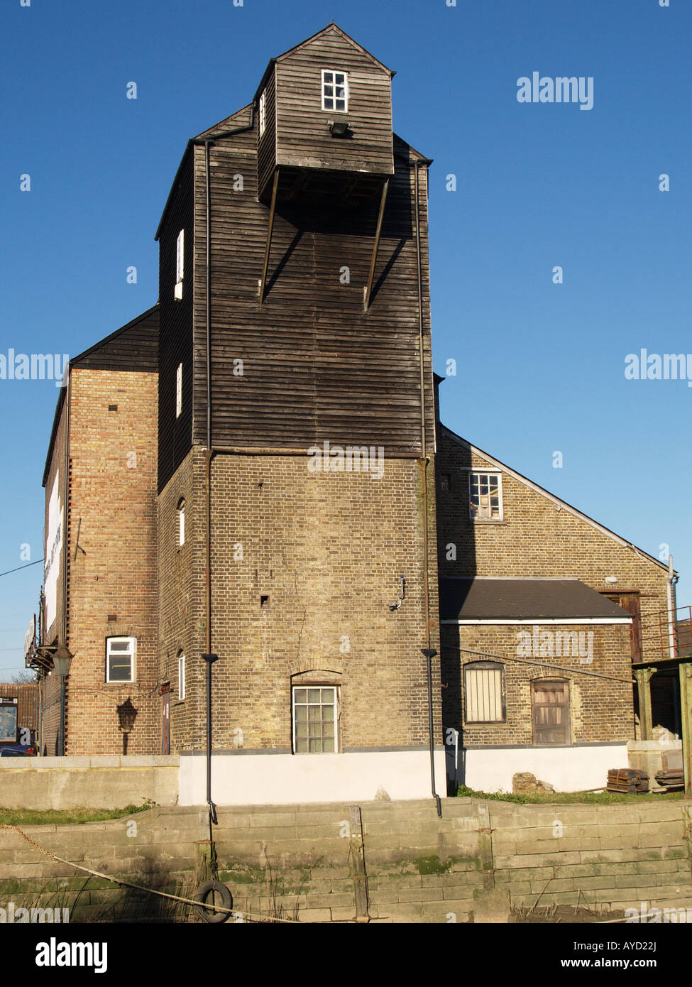 converted wooden warehouse wharf quay lookout BATTLESBRIDGE essex Stock ...