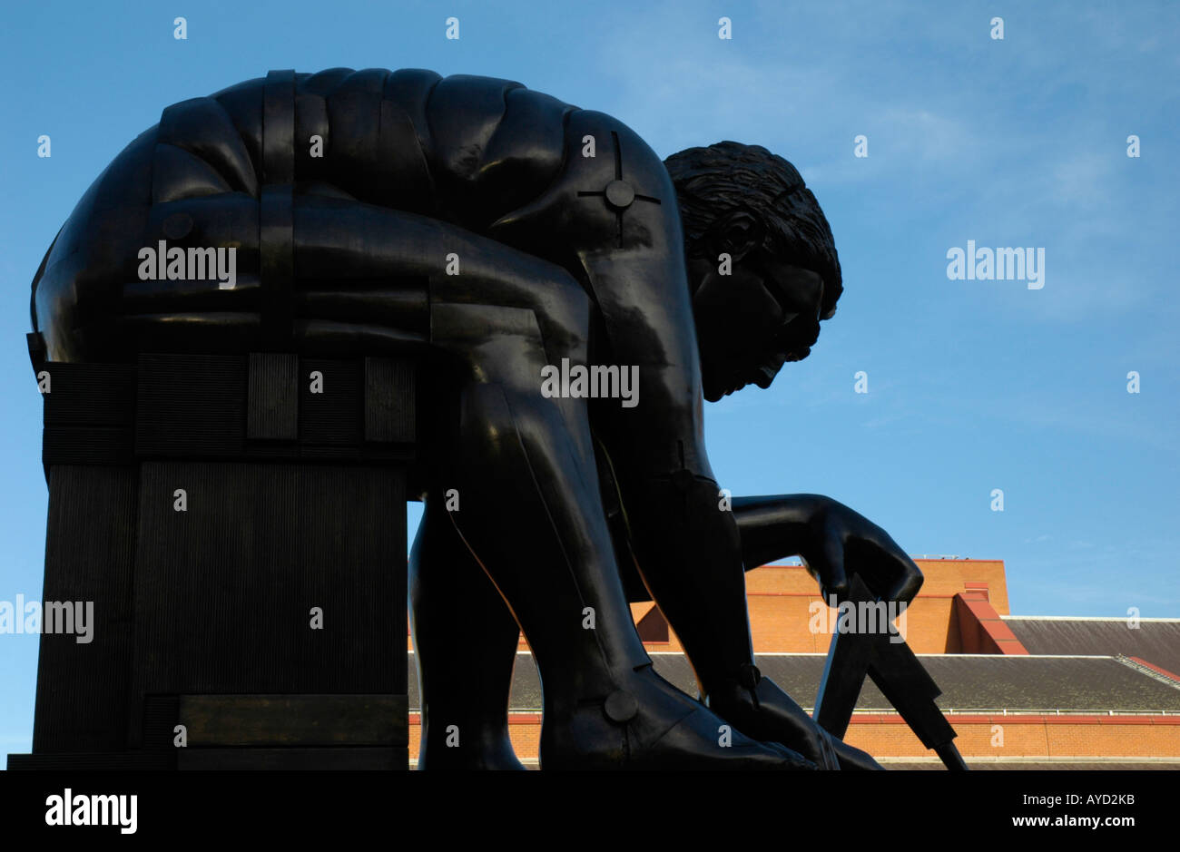 Statue isaac newton hi-res stock photography and images - Alamy