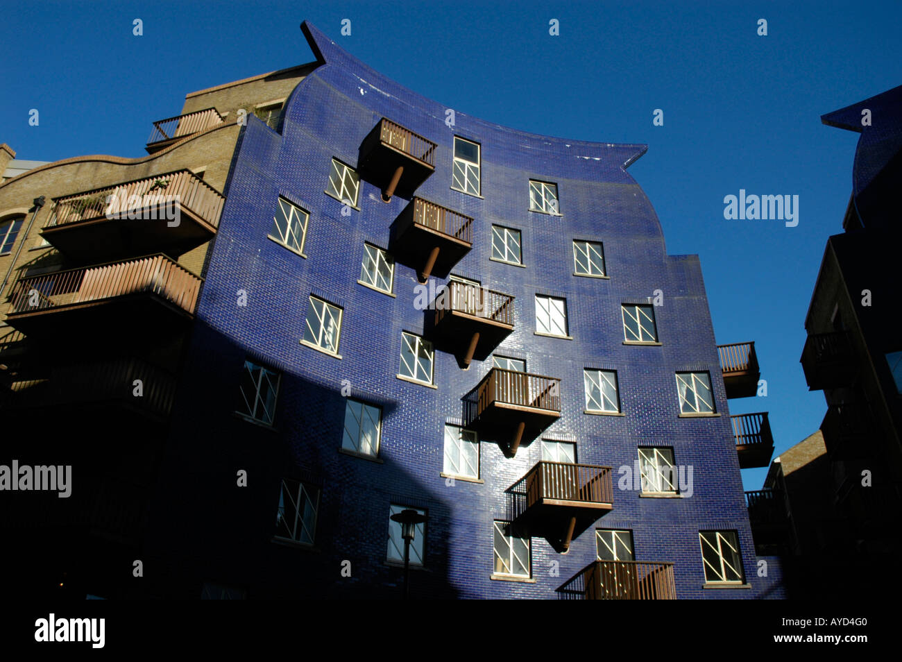 London apartments circle hi-res stock photography and images - Alamy