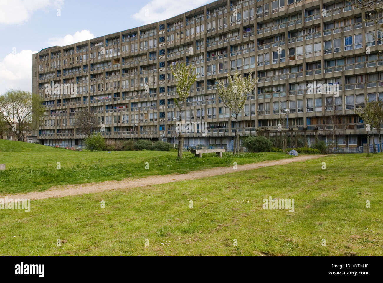 Run down estate london hi-res stock photography and images - Alamy
