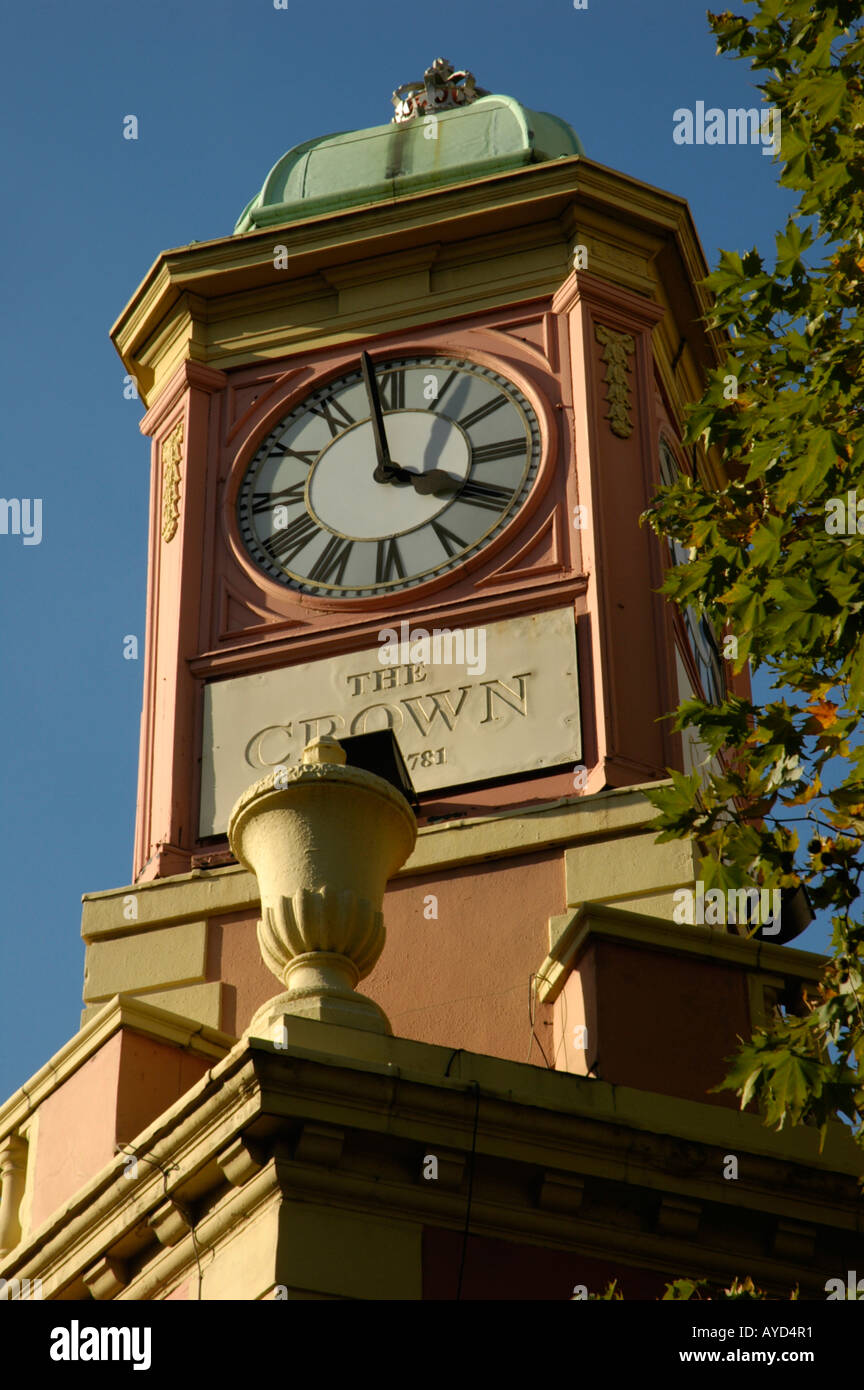 Pub building hi-res stock photography and images - Alamy