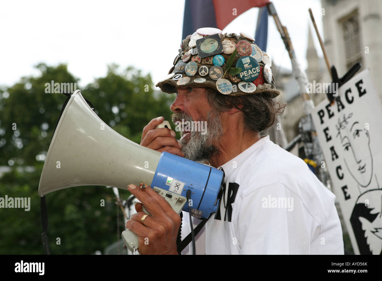 Antiwar protestor Brian Haw speaking through a megaphone outside ...