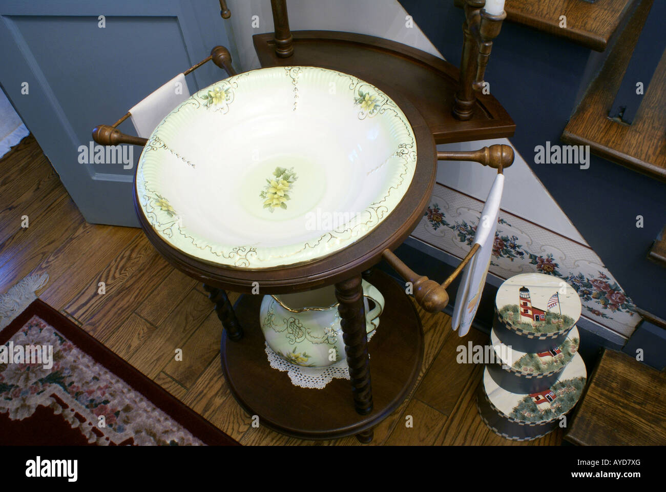 Antique wash basin hi-res stock photography and images - Alamy