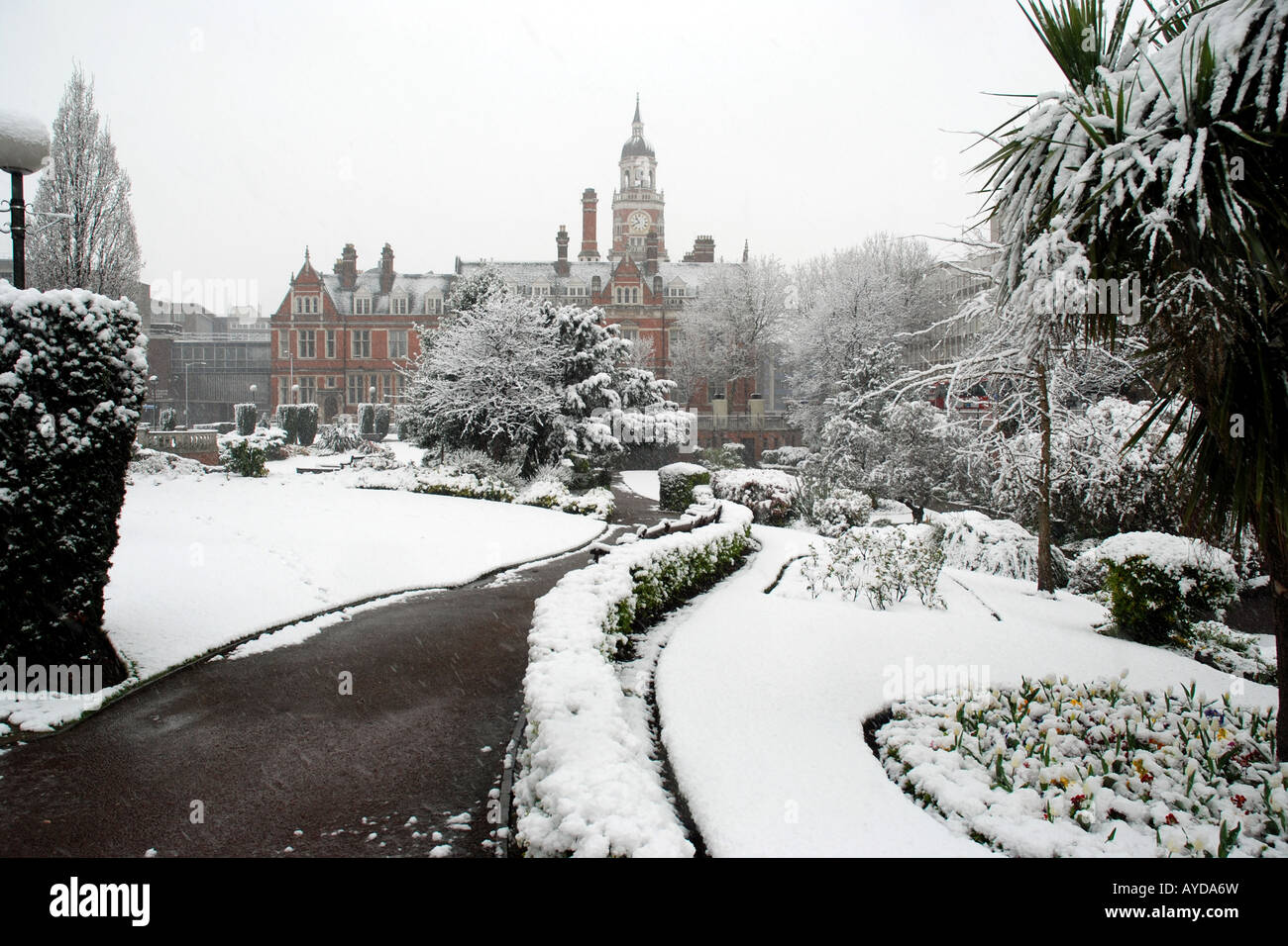 Snow covering Queens Gardens, Croydon, Surrey, UK Stock Photo - Alamy