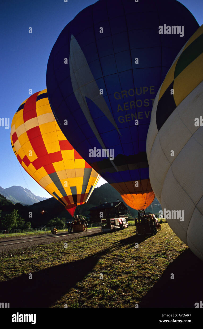 Cluster balloon flight hi-res stock photography and images - Alamy