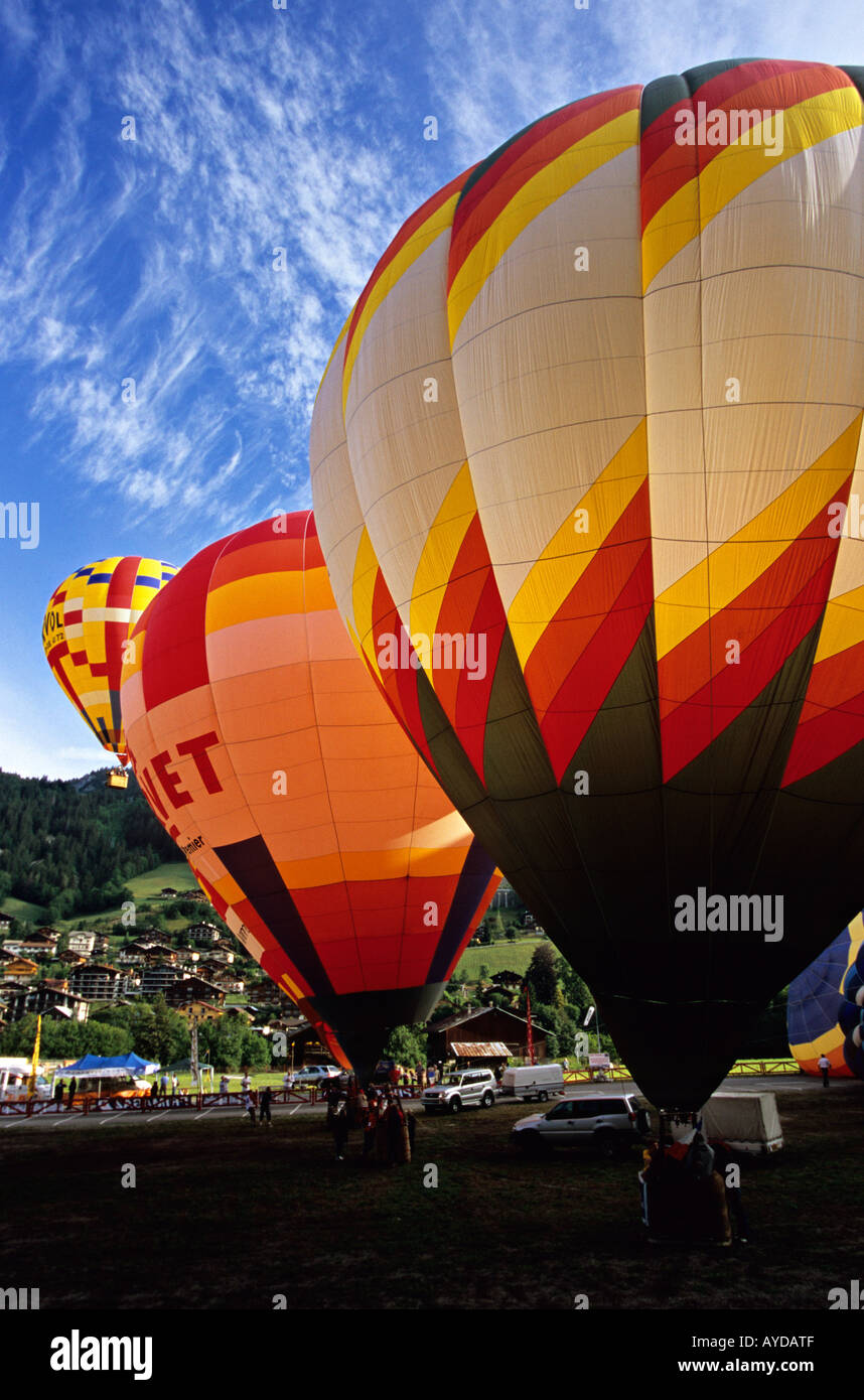 Cluster balloon flight hi-res stock photography and images - Alamy