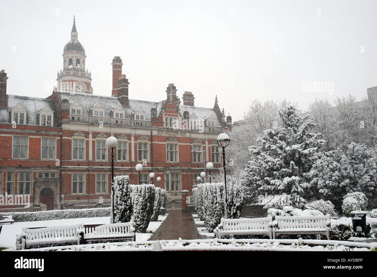 Snow covering Queens Gardens, Croydon, Surrey, UK Stock Photo - Alamy