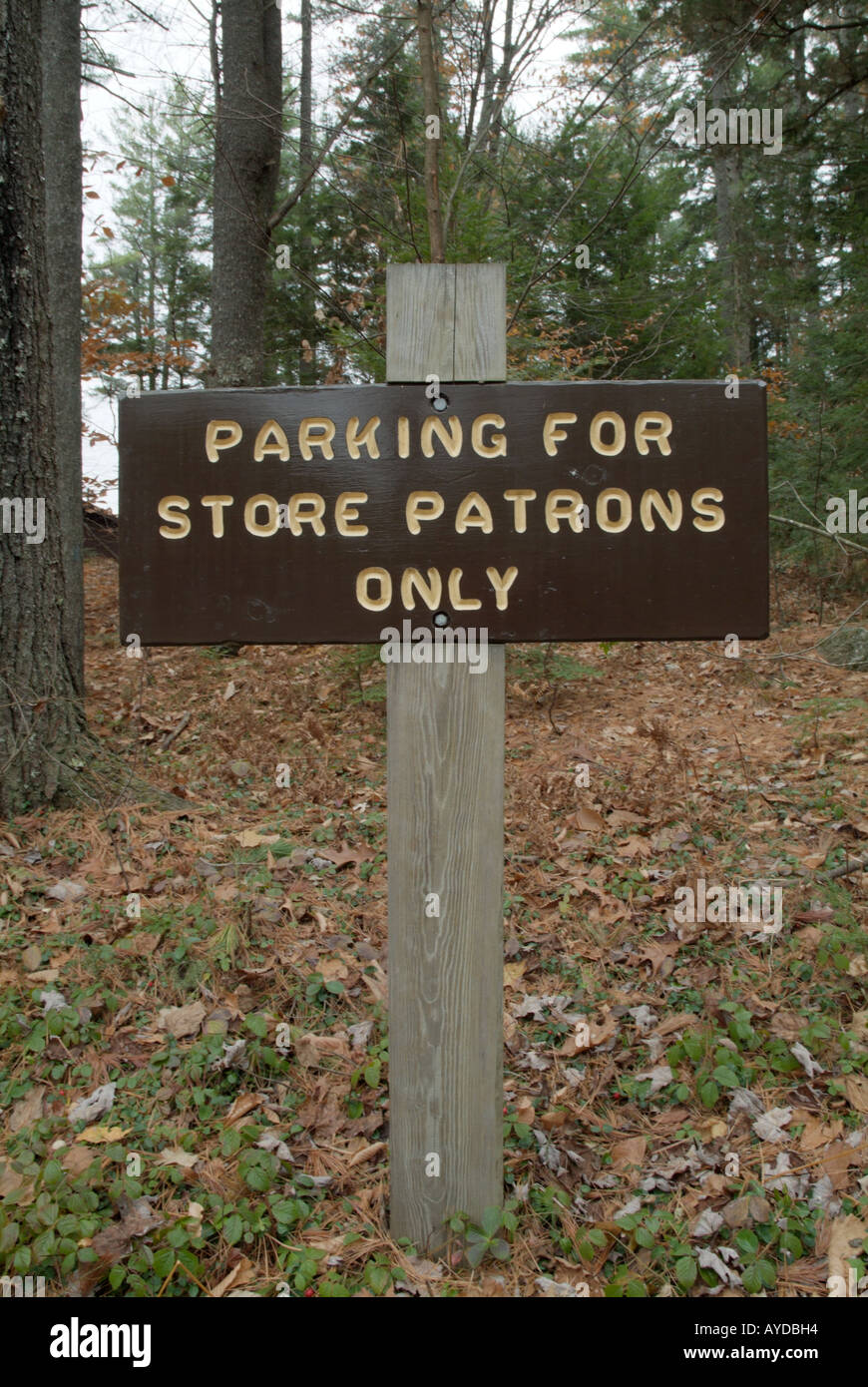 Parking For Store Patrons Only Sign Stock Photo - Alamy