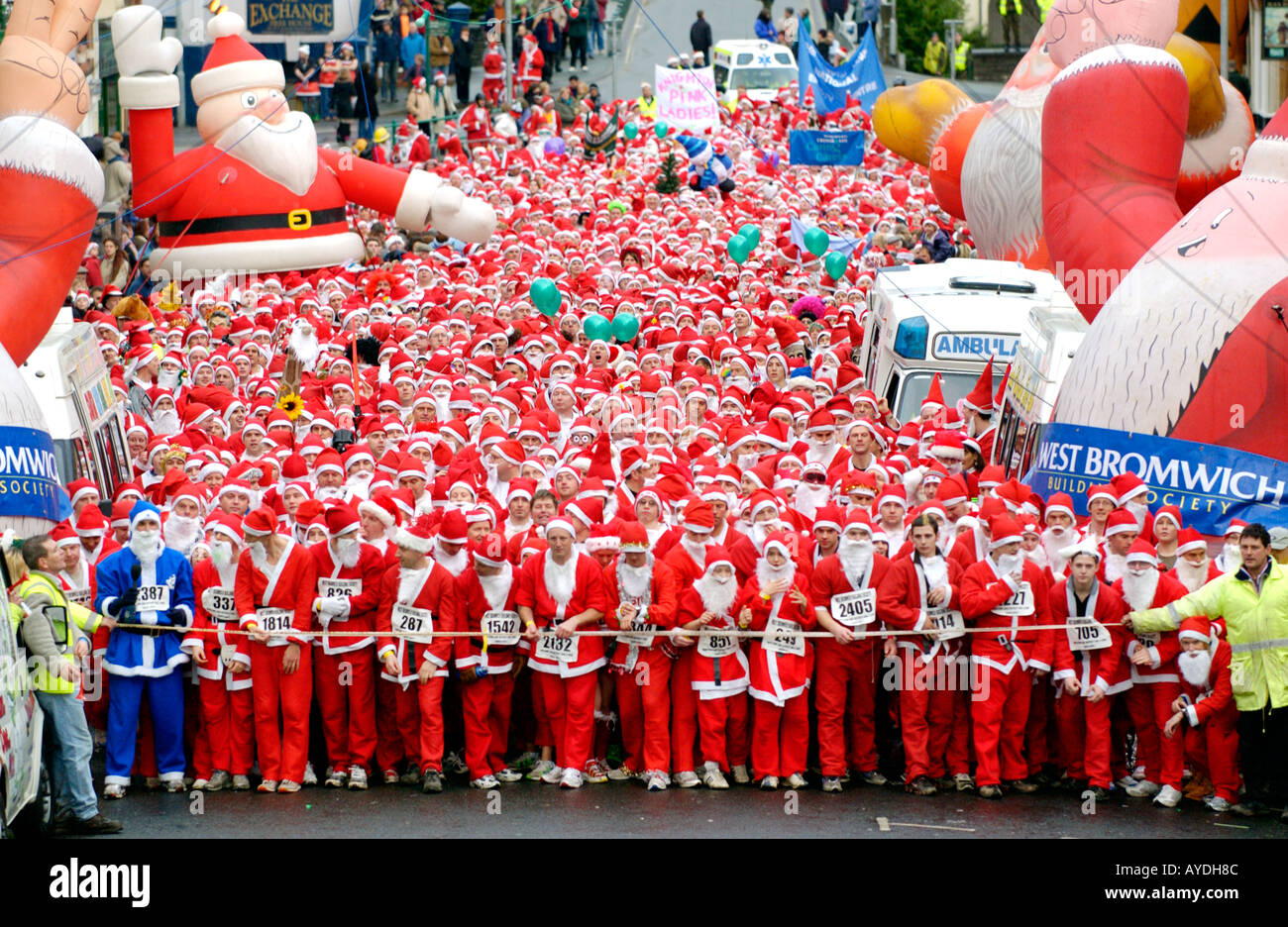 Over 4000 people of all ages dressed as Santa Claus for the annual ...