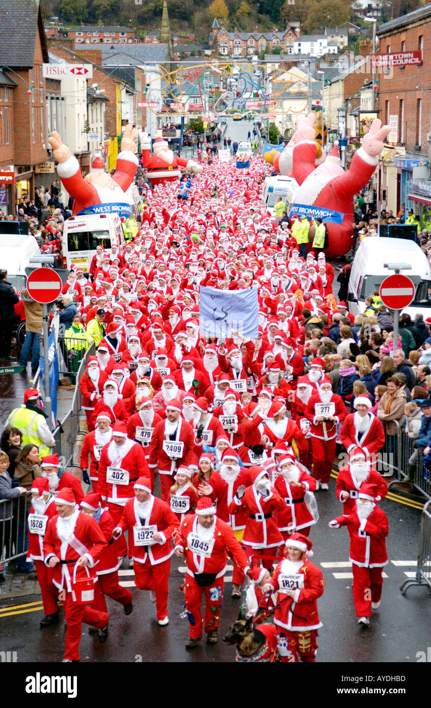 Over 4000 people of all ages dressed as Santa Claus for the annual ...
