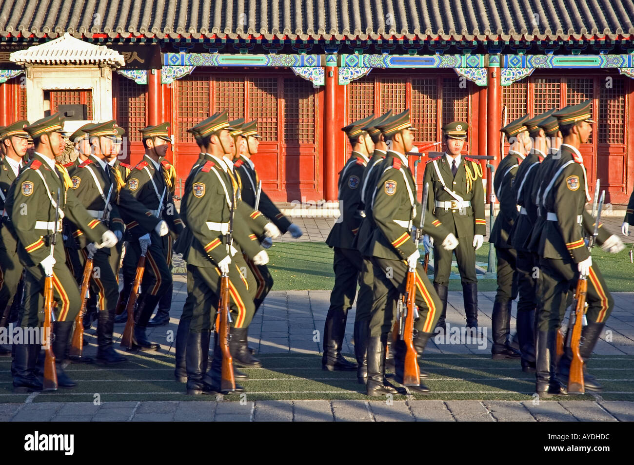 Chinese regular soldier hi-res stock photography and images - Alamy
