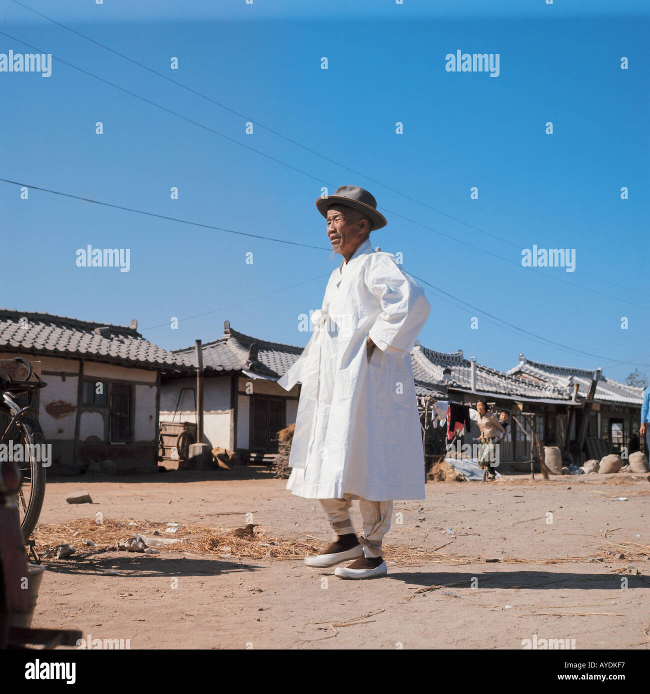 Traditional Korean Man Stock Photo - Alamy