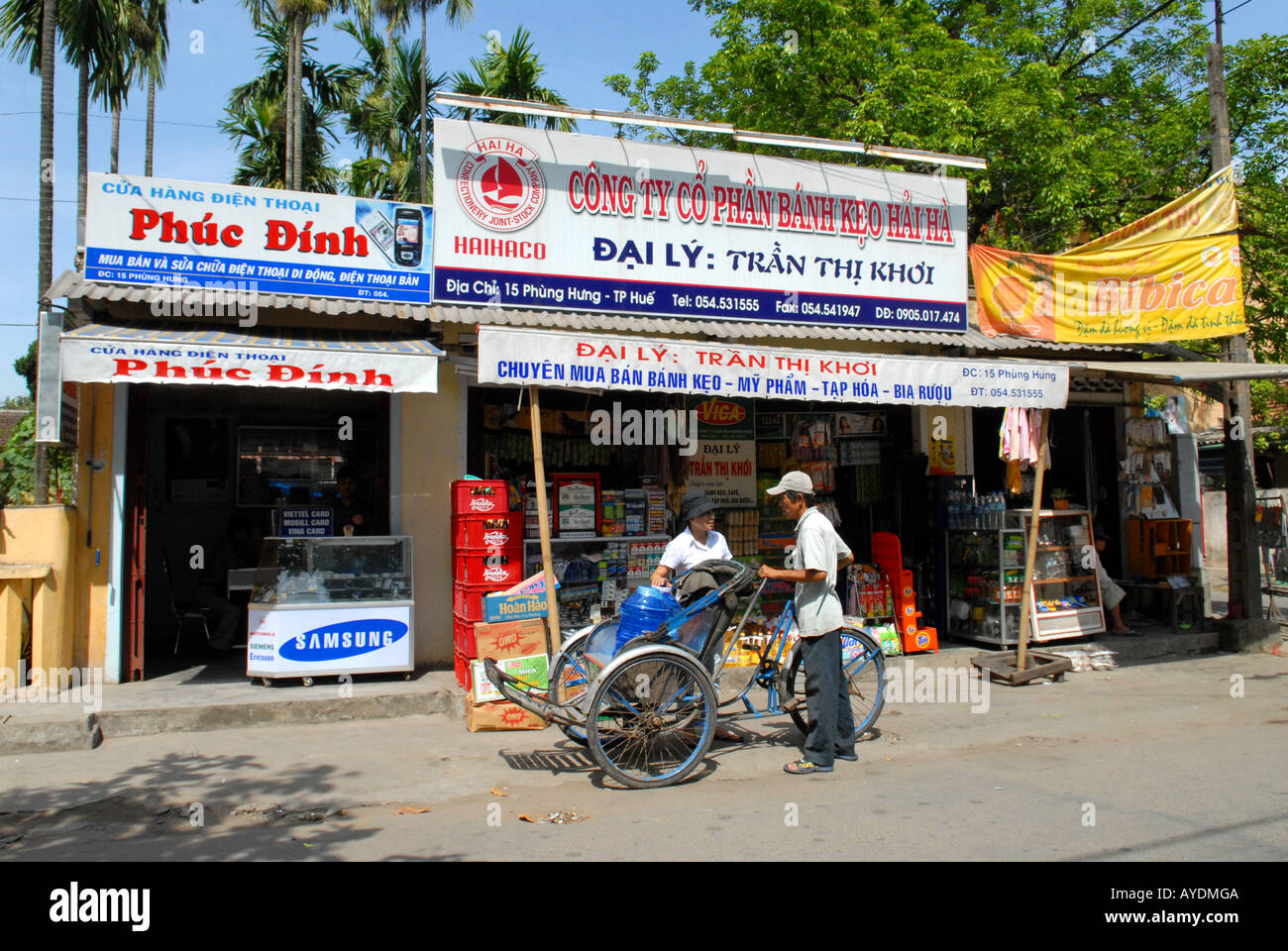 Vietnamese store hi-res stock photography and images - Alamy