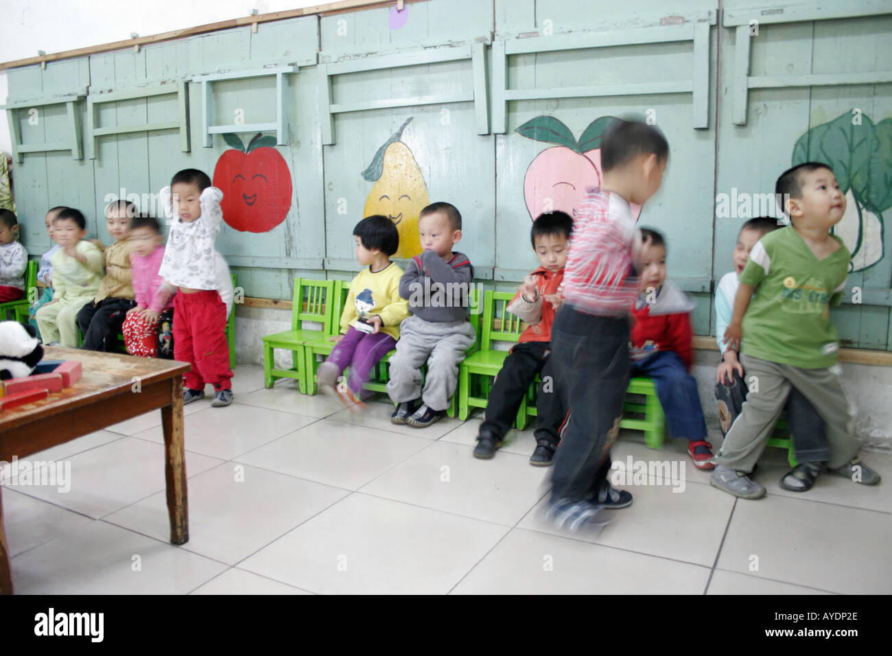 China classroom young children hi-res stock photography and images - Alamy