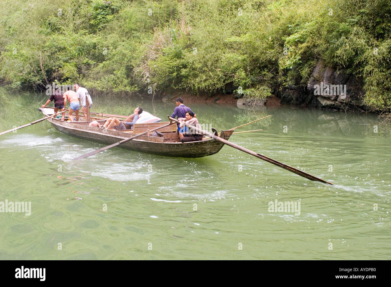 Chinese peapod boat fishermen returning to the Yangtze River by the ...
