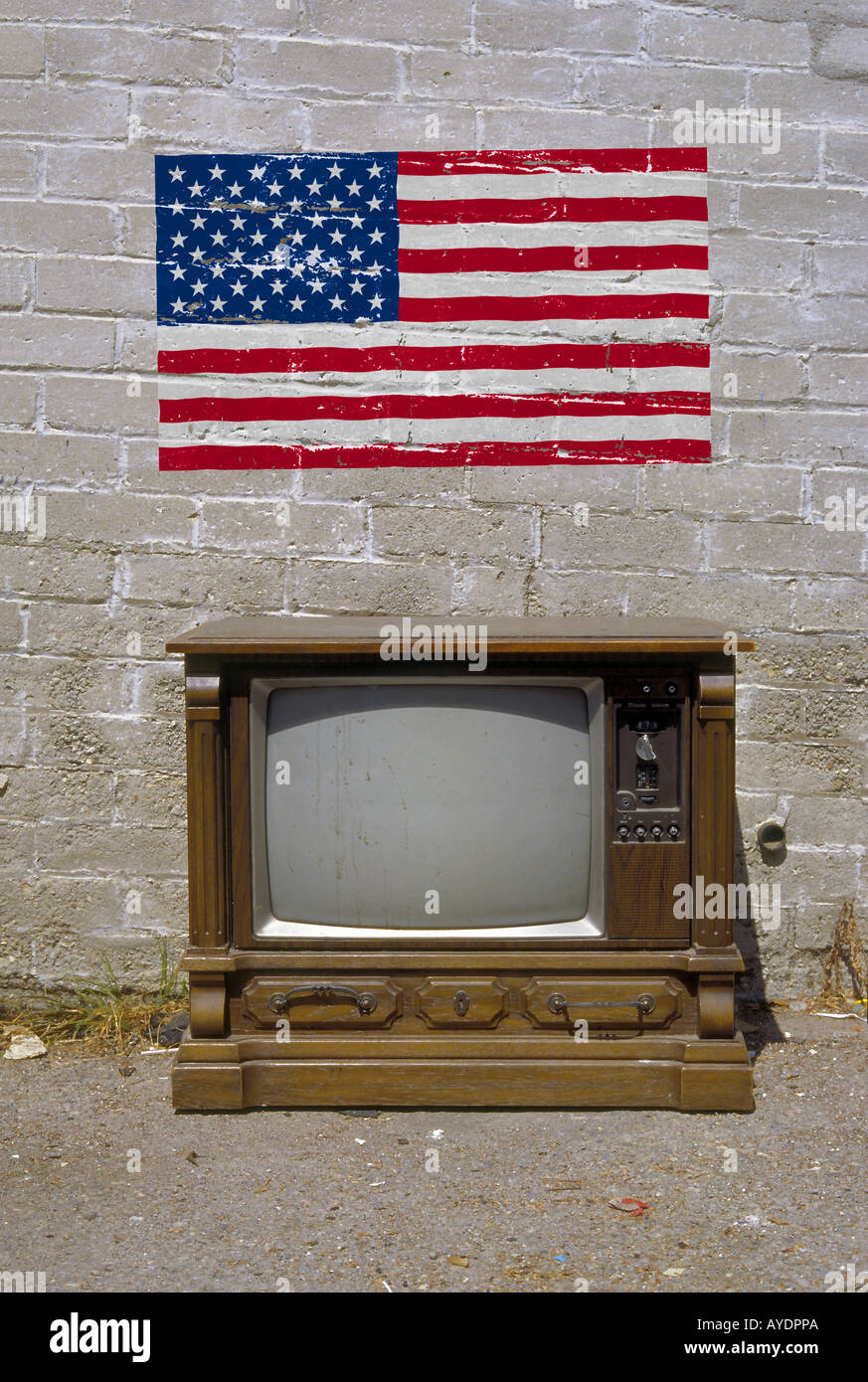 Old tv set back hi-res stock photography and images - Alamy