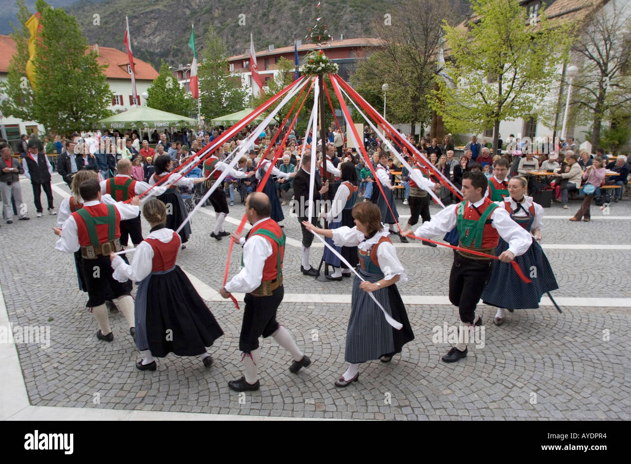 Morris dancing pole hi-res stock photography and images - Alamy