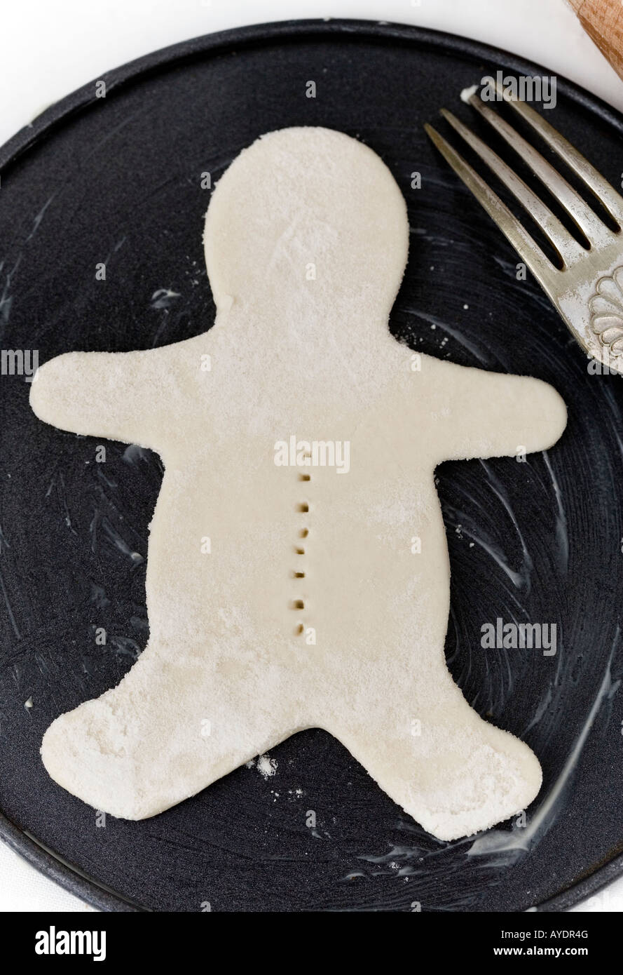 Uncooked pastry gingerbread man Stock Photo - Alamy
