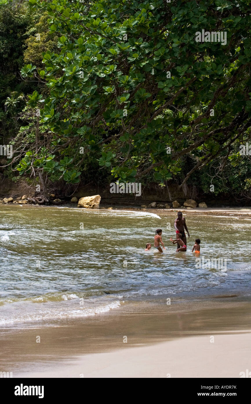 African jungle people hi-res stock photography and images - Alamy