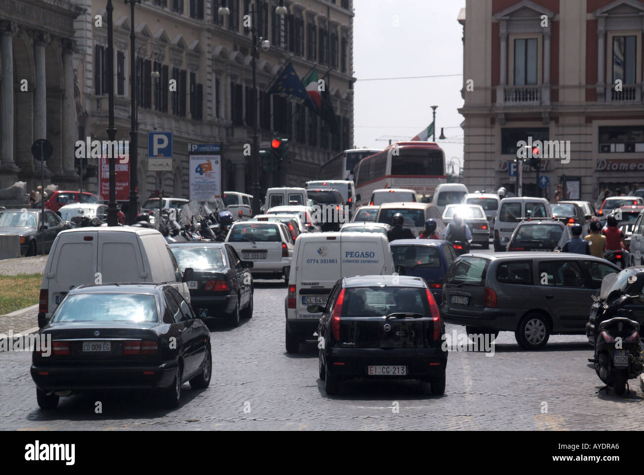 Rome italy cars rush hour traffic hi-res stock photography and images ...