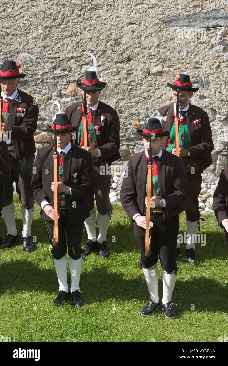 Back hendl hi-res stock photography and images - Alamy