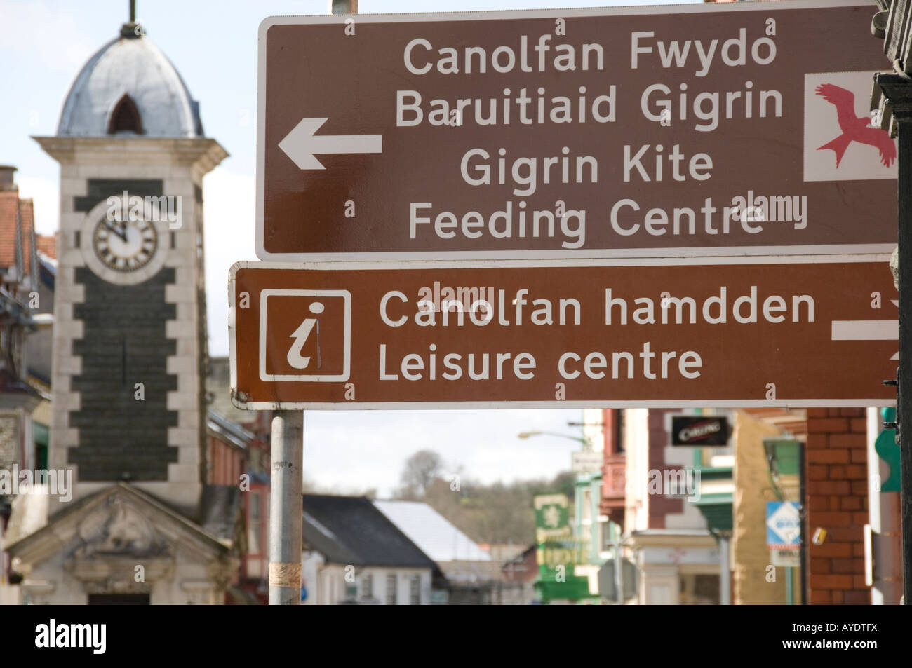 Bilingual welsh english tourism signs High Resolution Stock Photography ...