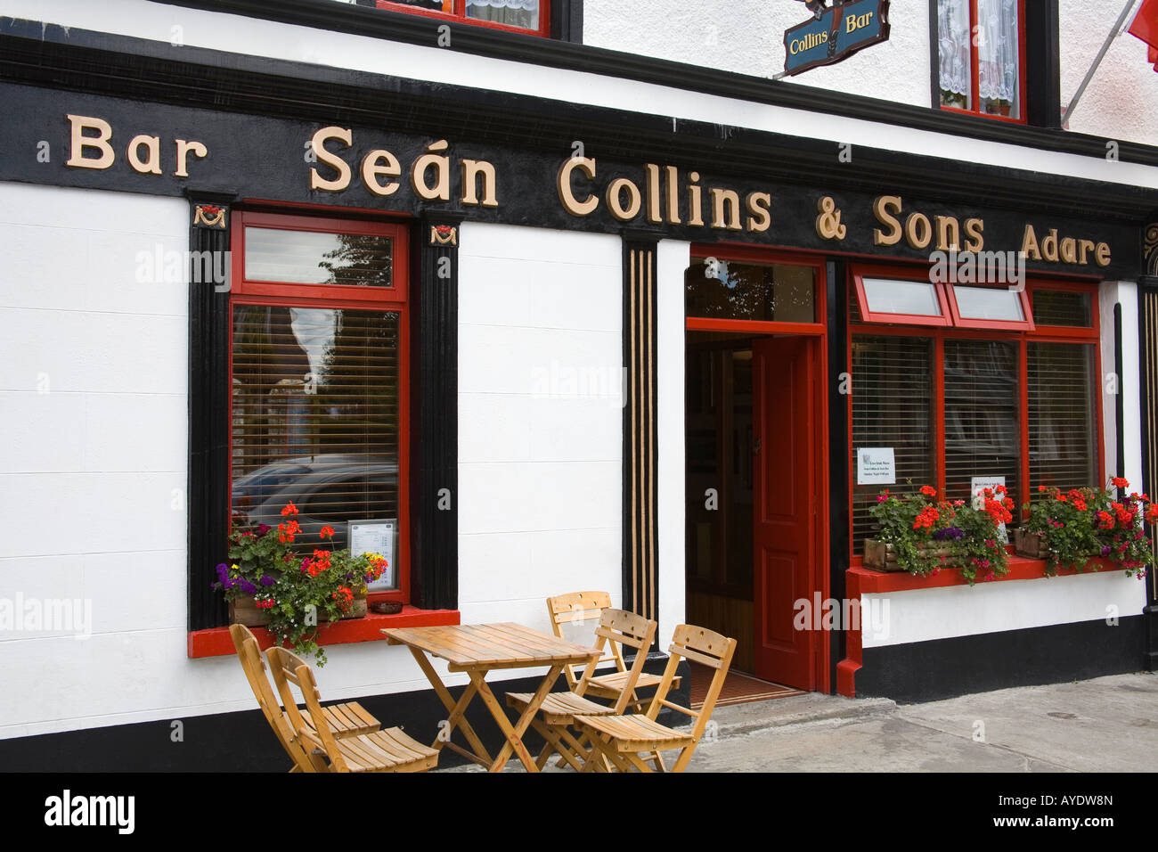 Collins pub hi-res stock photography and images - Alamy