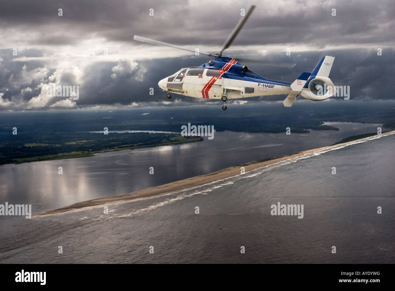 Helicopter logging hi-res stock photography and images - Alamy