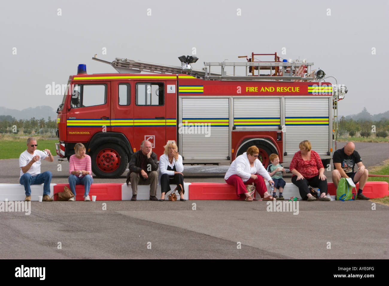 Fire engine uk and children hi-res stock photography and images - Alamy