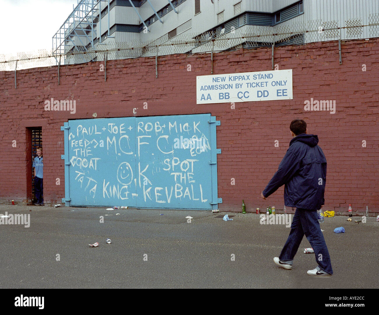 Football graffiti hi-res stock photography and images - Alamy