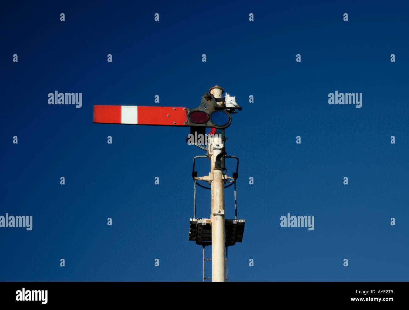 Trackside signals hi-res stock photography and images - Alamy