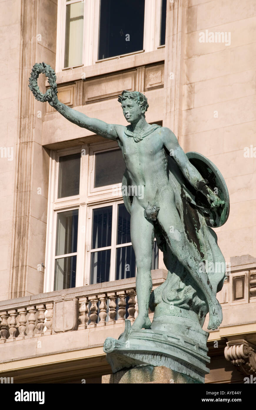 Statue pro patria hi-res stock photography and images - Alamy