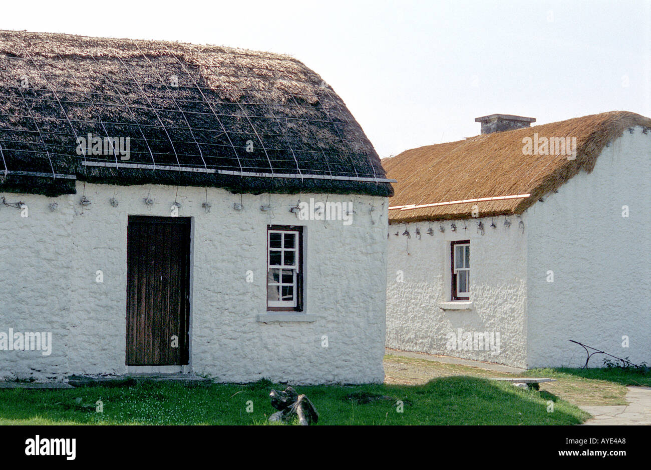 Two Thatched Cottages High Resolution Stock Photography and Images - Alamy