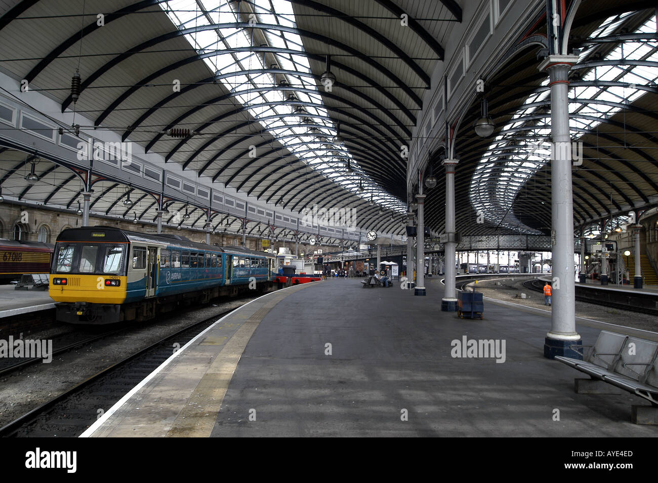 Newcastle railway station hi-res stock photography and images - Alamy