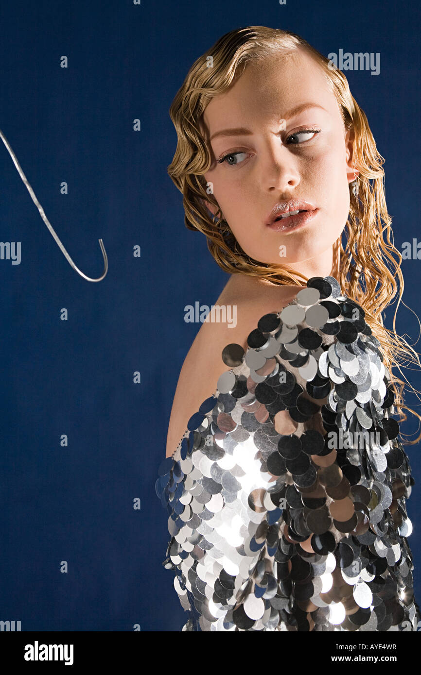 Woman looking over shoulder fear hi-res stock photography and images ...