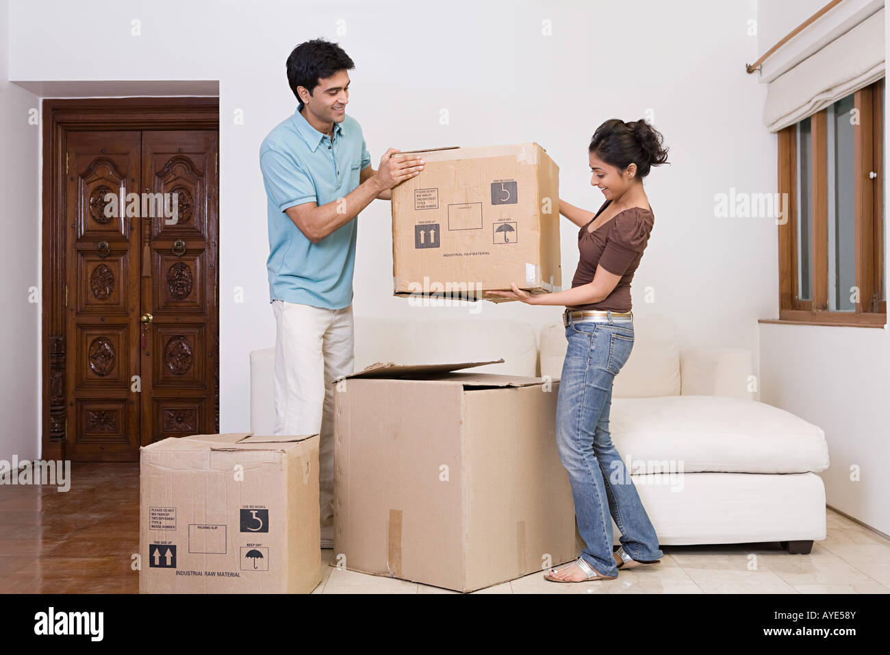 A couple lifting boxes Stock Photo - Alamy