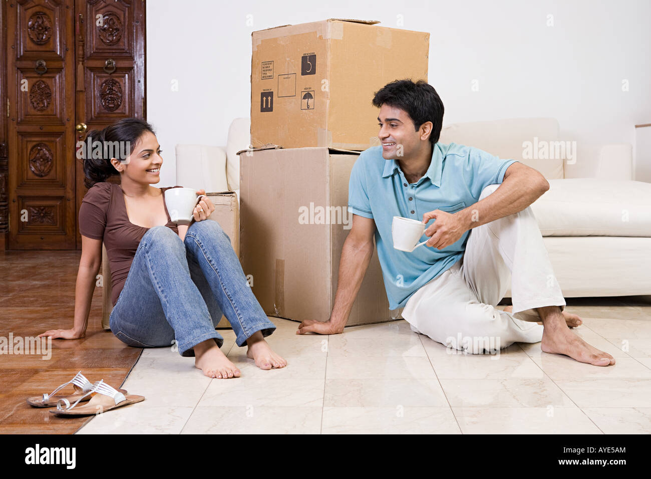 A couple moving house Stock Photo - Alamy