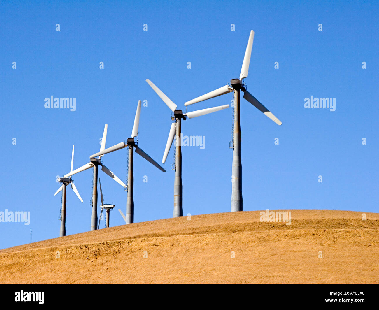 The windmill farm east of Livermore, California Stock Photo - Alamy