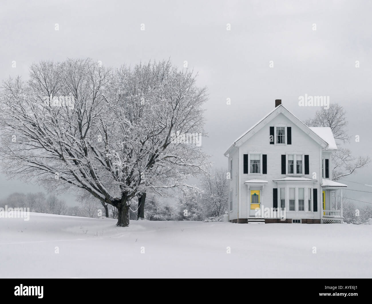 New england farmhouse hi-res stock photography and images - Alamy