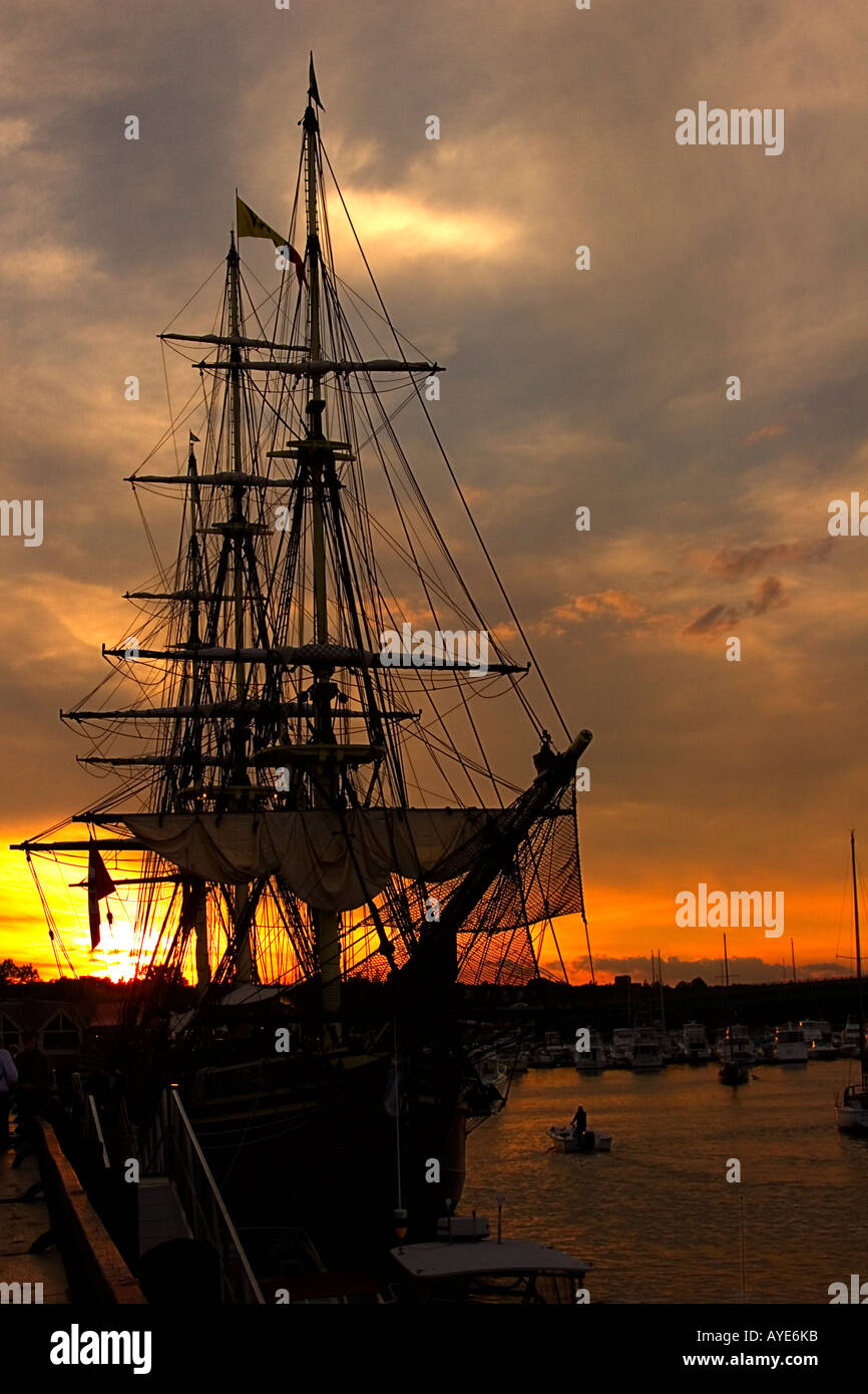 Friendship harbor hi-res stock photography and images - Alamy