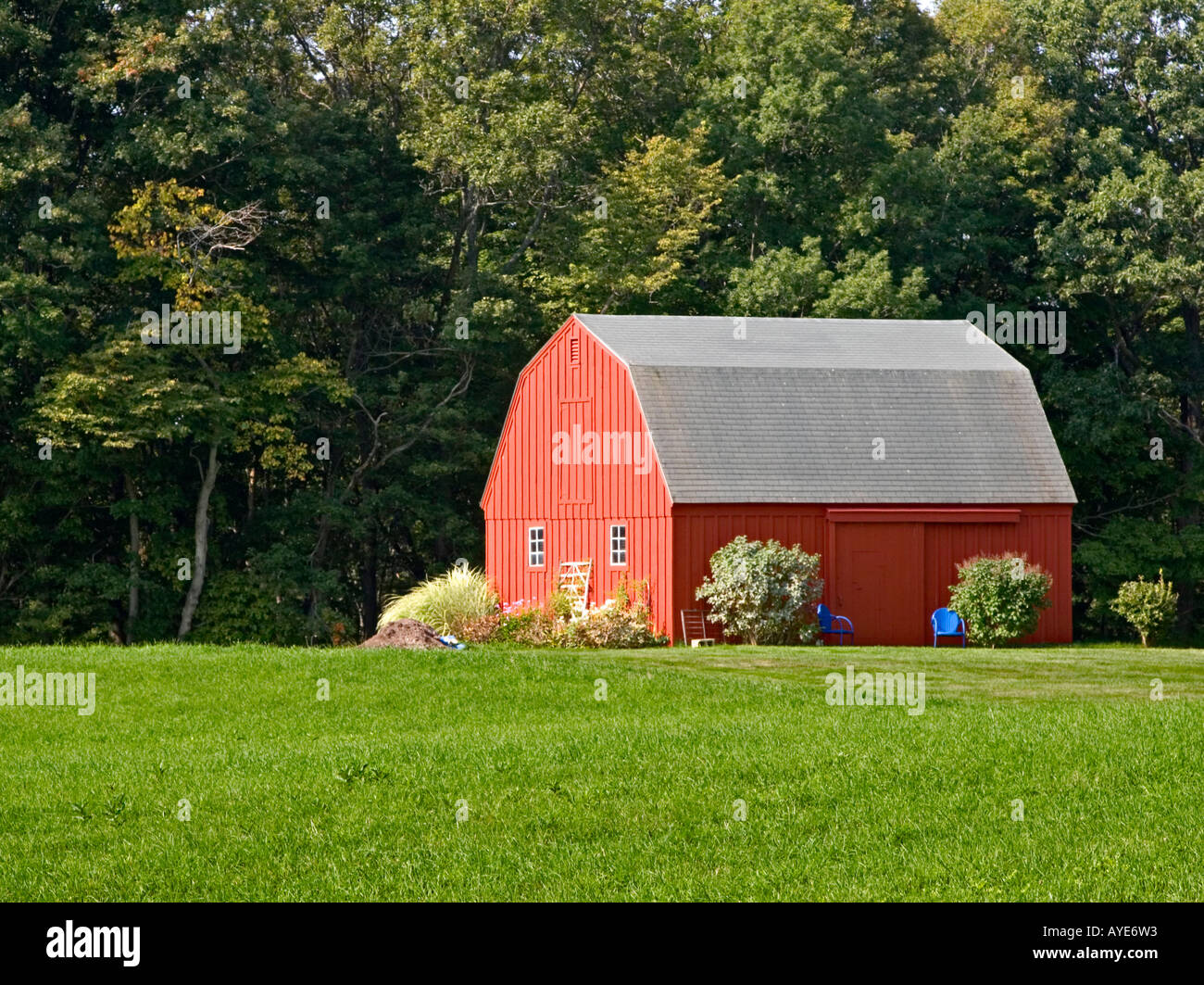 Red Barn in a Grassy Field Stock Photo - Alamy