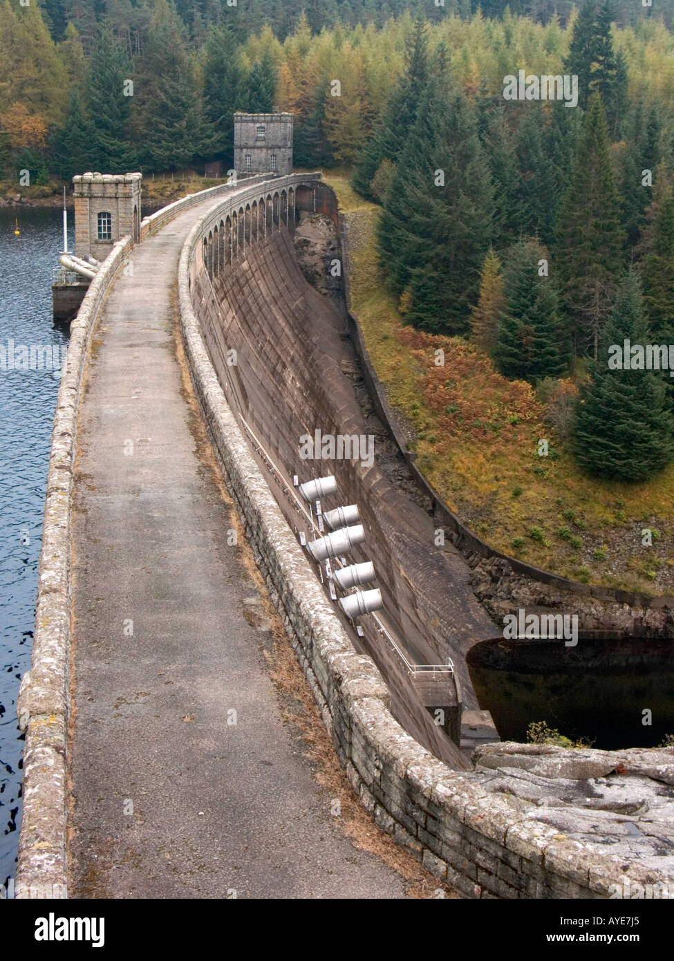 Loch laggan dam hi-res stock photography and images - Alamy
